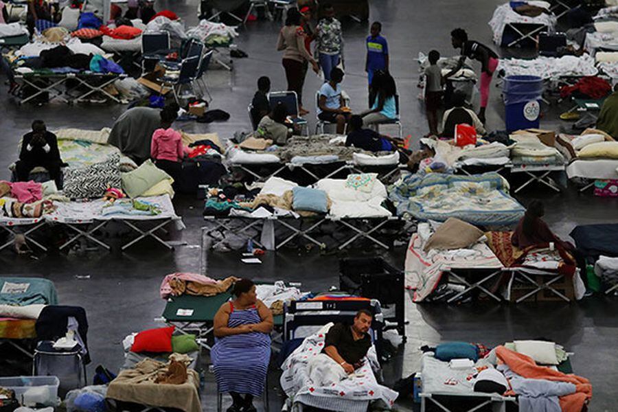 Emergen horrendas historias de muertes por Harvey - La Tercera