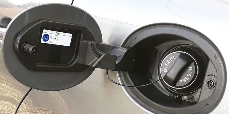 ¿Qué hacer si cargo con diésel un auto a gasolina? - La Tercera