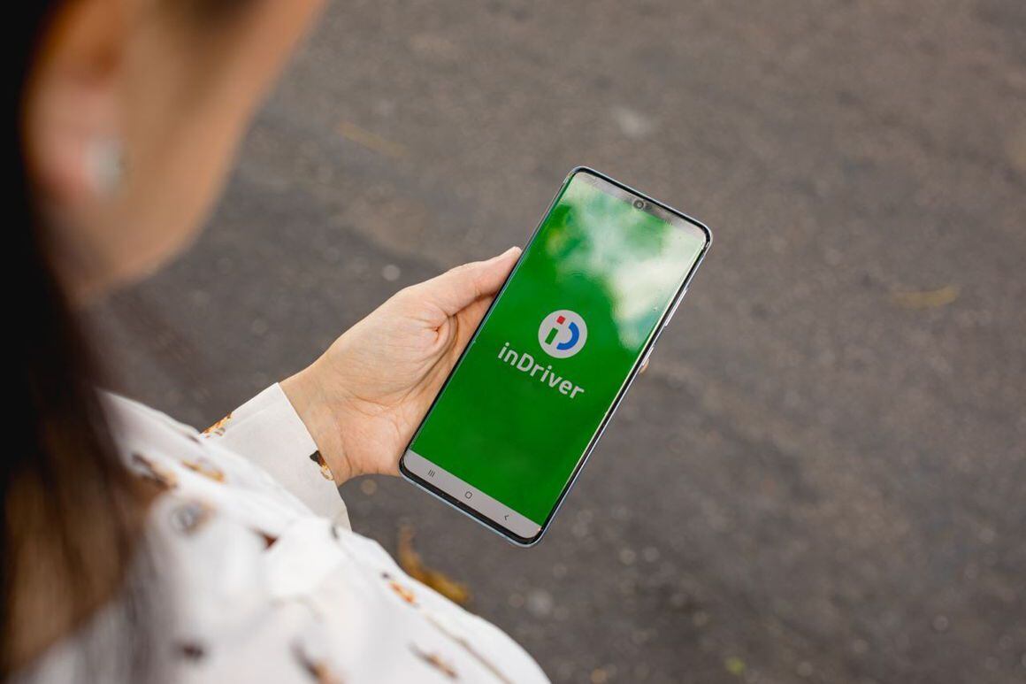 Cómo viajar con mayor seguridad en apps de transporte - La Tercera