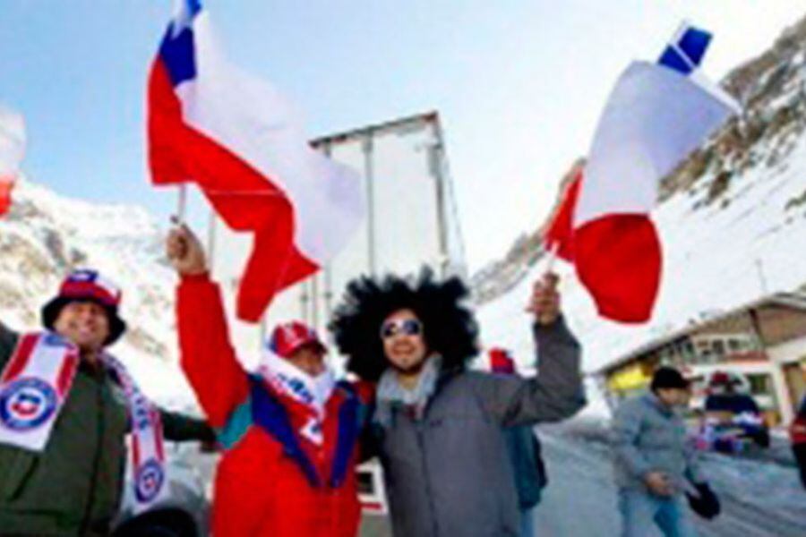 Los chilenos viajan cada vez más al exterior - La Tercera