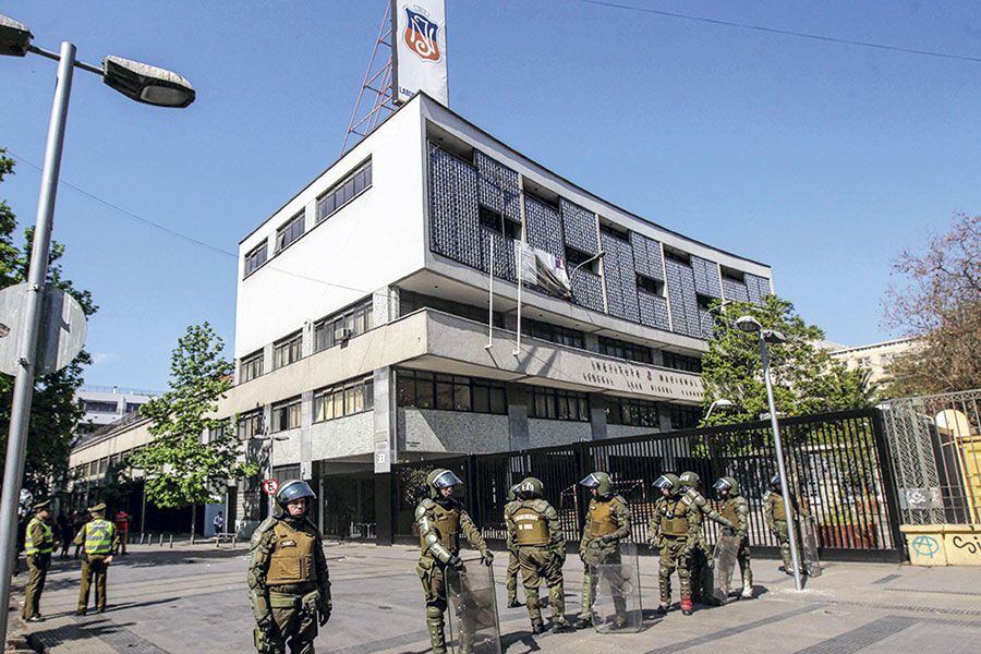 Instituto Nacional e Inba adelantan cierre de año escolar - La Tercera