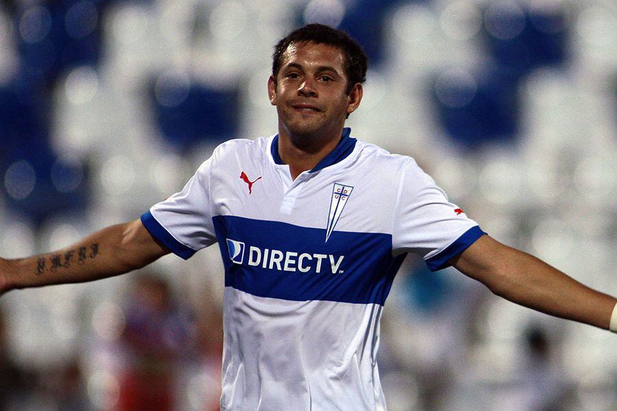 Ex jugador de la UC vende fuegos artificiales en Uruguay - La Tercera