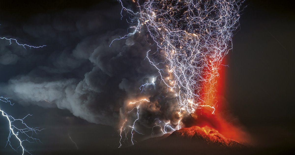 Rayos volcánicos: la ciencia detrás de este asombroso fenómeno - La Tercera