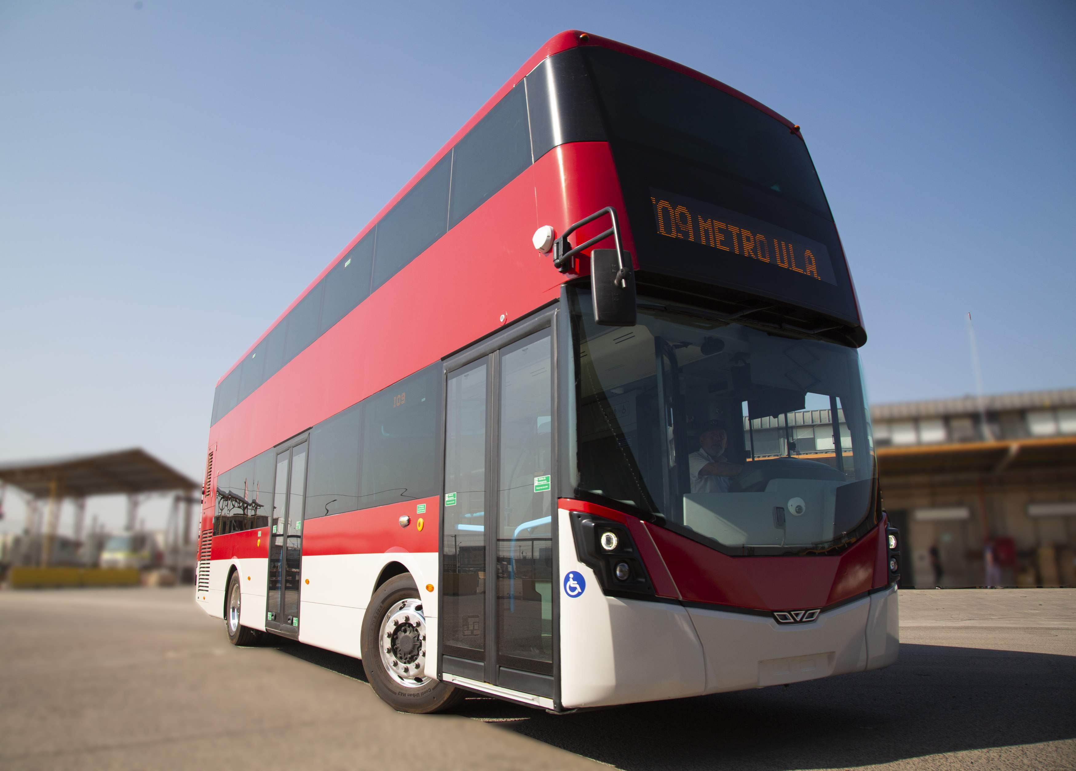 ¡Conoce el nuevo bus de doble piso que circulará en Santiago! - La Tercera