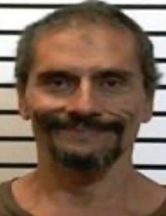 Instructor de yoga era uno de los más buscados por el FBI - La Tercera