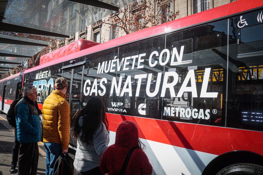 Transporte RED: bus a gas natural entra a la competencia en el sistema ...