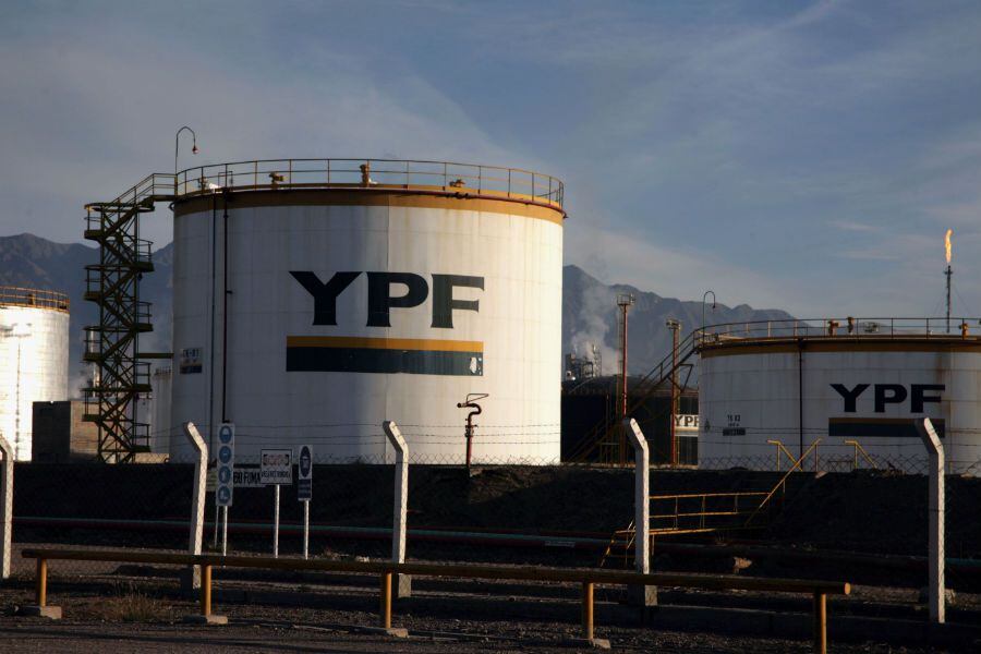 Gobierno argentino autoriza también a YPF a exportar gas natural a ...