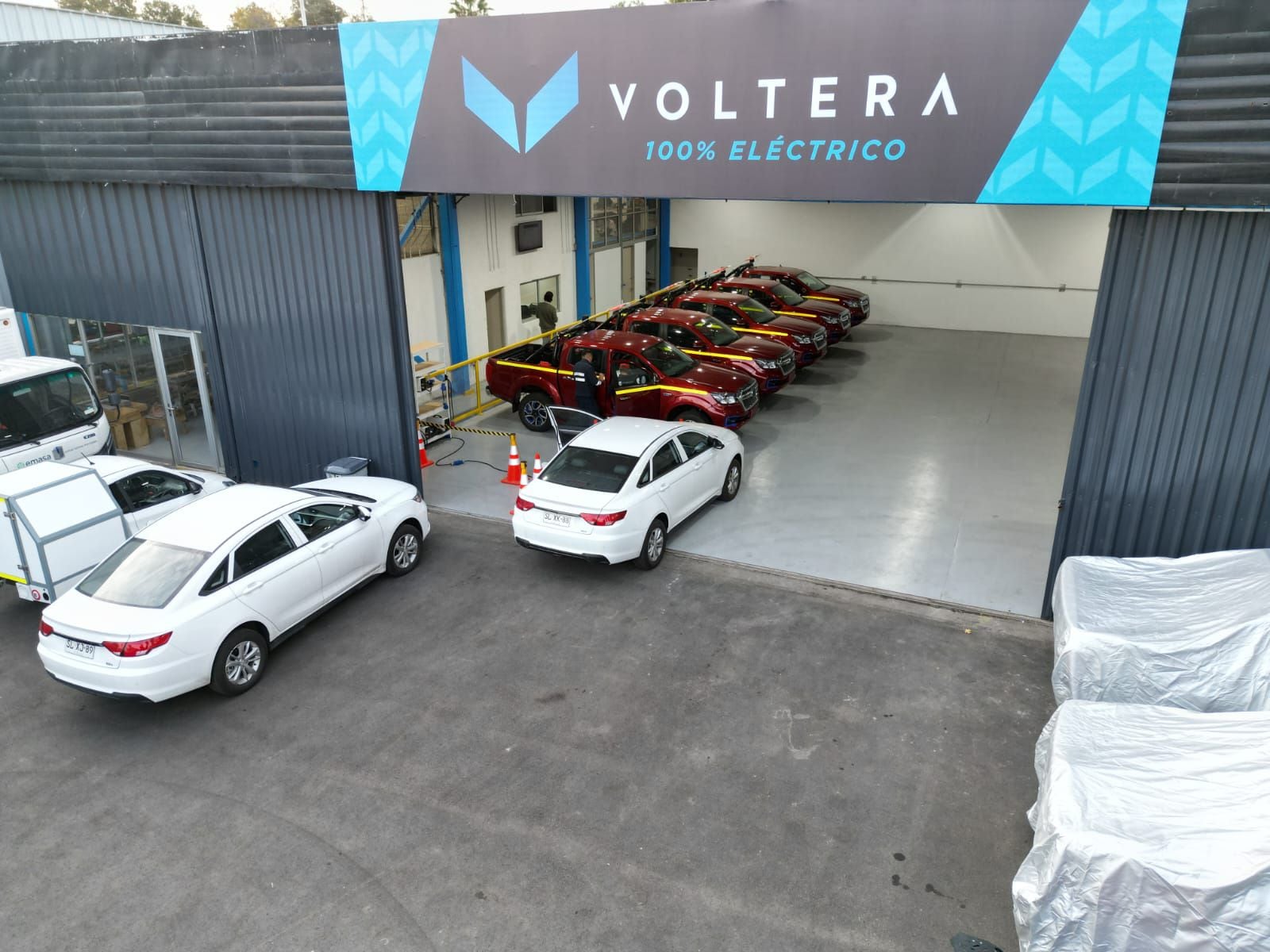 Voltera abre el primer taller dedicado 100% a autos eléctricos - La Tercera