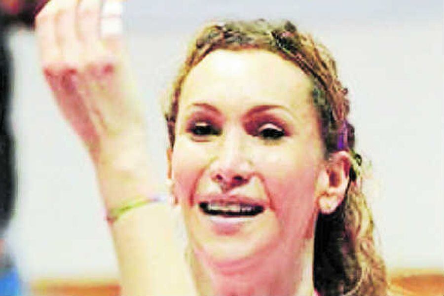 Rodrigo logra jugar al fin como Tiffany - La Tercera