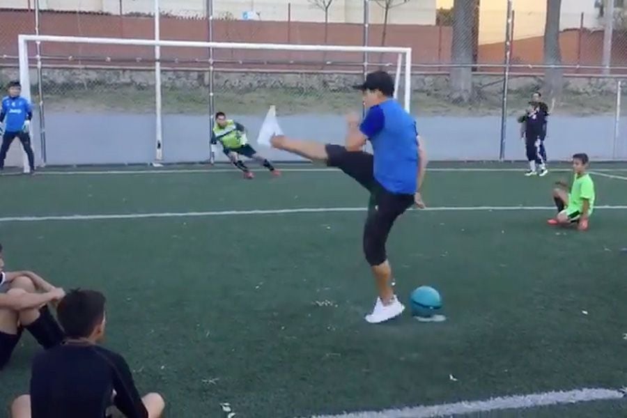 ¡El mejor penal de la historia! Sin duda un creativo tiro desde los ...