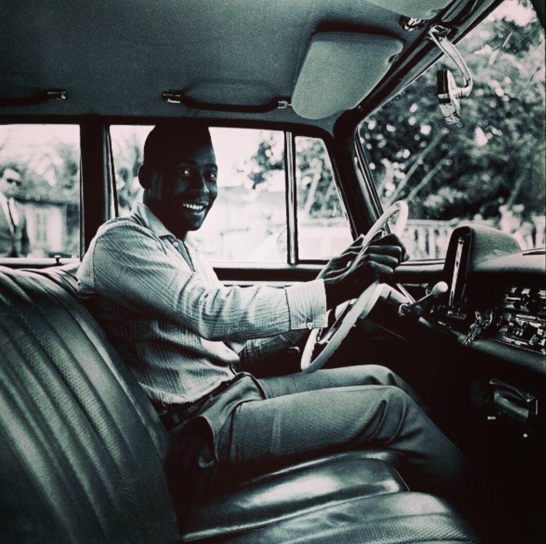 ¿Sabías que el primer auto de Pelé fue un Volkswagen Beetle? - La Tercera