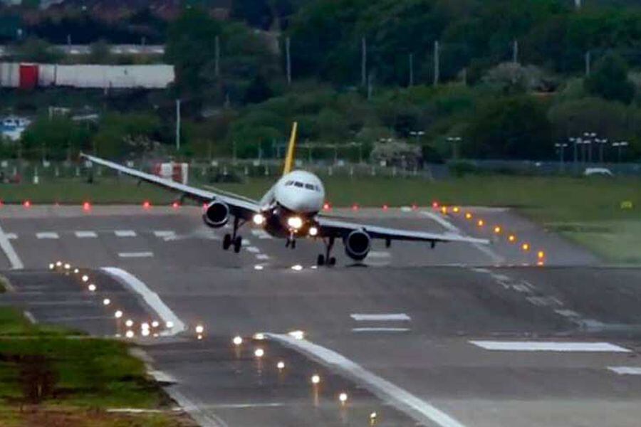 Los aterrizajes y piruetas aéreas más espectaculares de 2016 - La Tercera