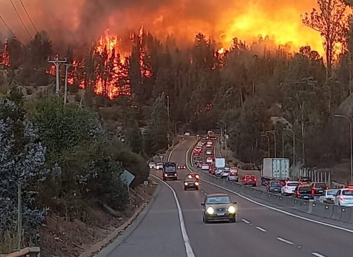 Onemi decreta alerta roja en Valparaíso por incendio forestal que ... Onemi decreta alerta roja en Valparaíso por incendio forestal que ...