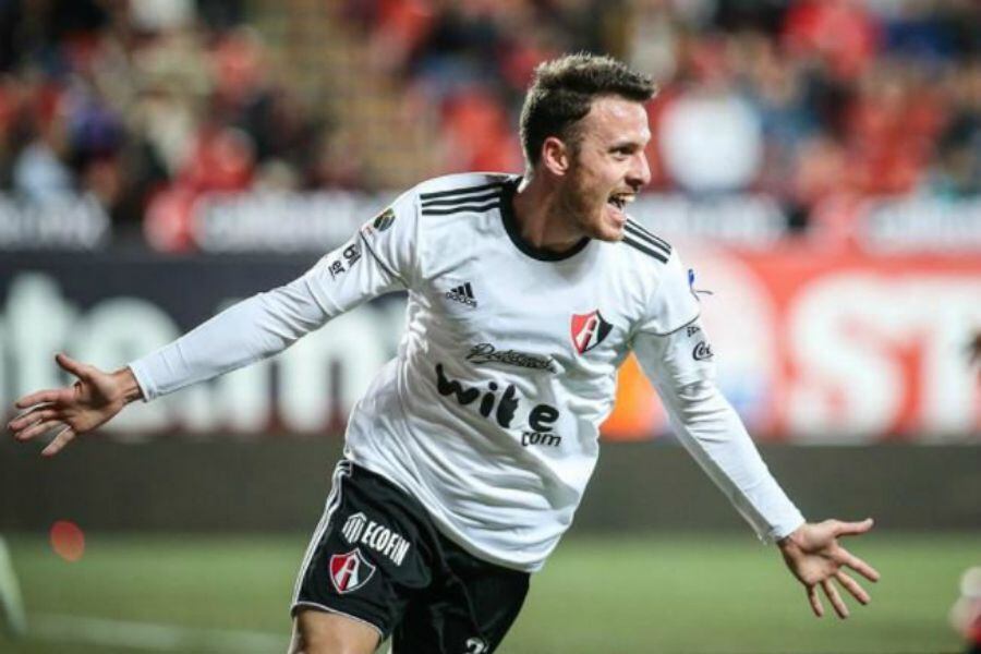 Ángelo Henríquez anota en empate del Atlas - La Tercera