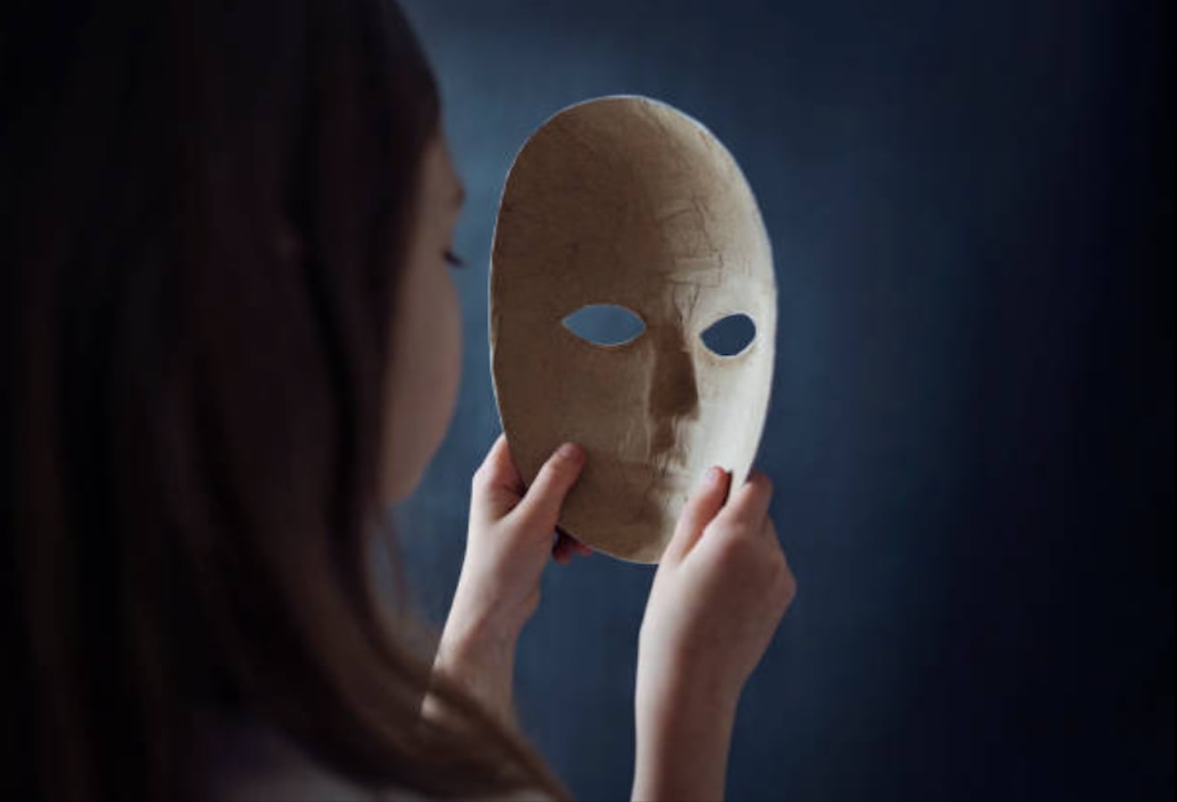 Qué es un mitómano y cómo detectarlo - La Tercera