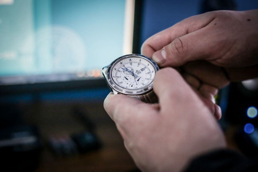 Cambio de hora: conoce cuándo debes modificar tus relojes - La Tercera