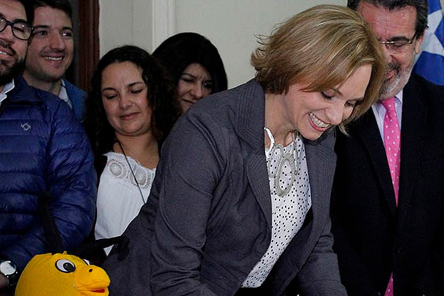 Carolina Goic inscribe su candidatura presidencial ante el Servel - La ...