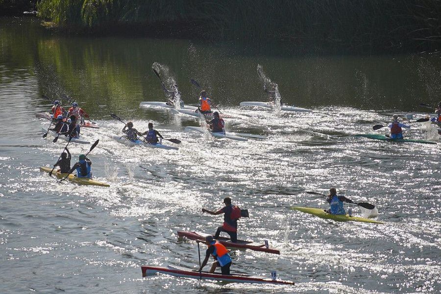 600 participantes se reúnen en el Maratón de Canotaje de Carahue - La ...