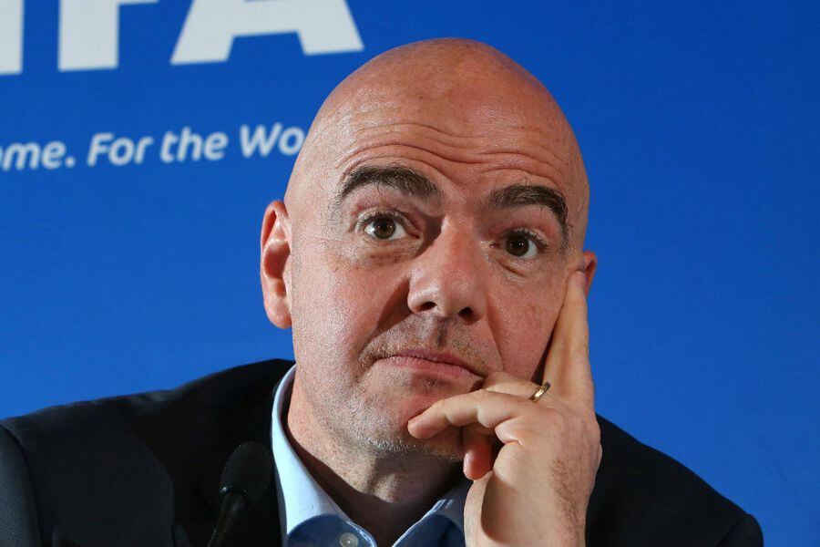 Presidente de la FIFA aterriza en Chile - La Tercera